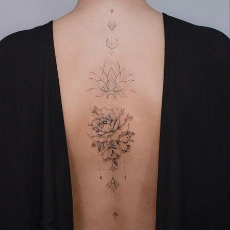 Vrouwelijke tattoo's op de rug: TIdeeën, Тekening, Betekenis - VeAn Tattoo