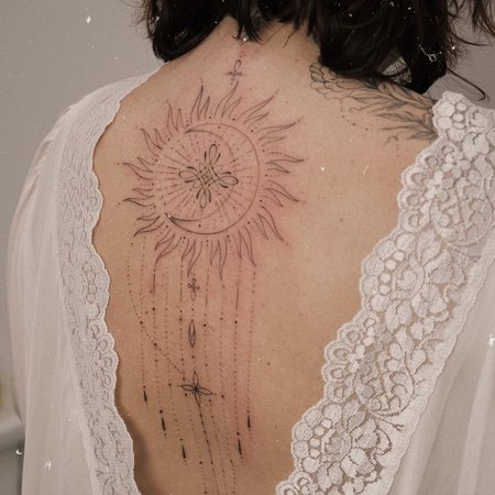 Vrouwelijke tattoo's op de rug: TIdeeën, Тekening, Betekenis - VeAn Tattoo