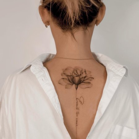 Vrouwelijke tattoo's op de rug: TIdeeën, Тekening, Betekenis - VeAn Tattoo