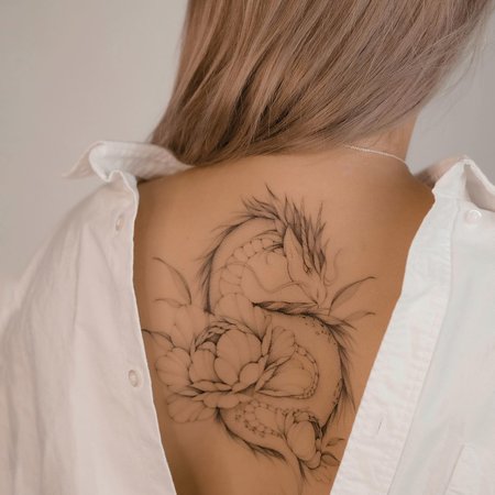 Vrouwelijke tattoo's op de rug: TIdeeën, Тekening, Betekenis - VeAn Tattoo