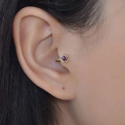 The tragus piercing: Healing and Aftercare Guide & FAQs Answered | VeAn ...